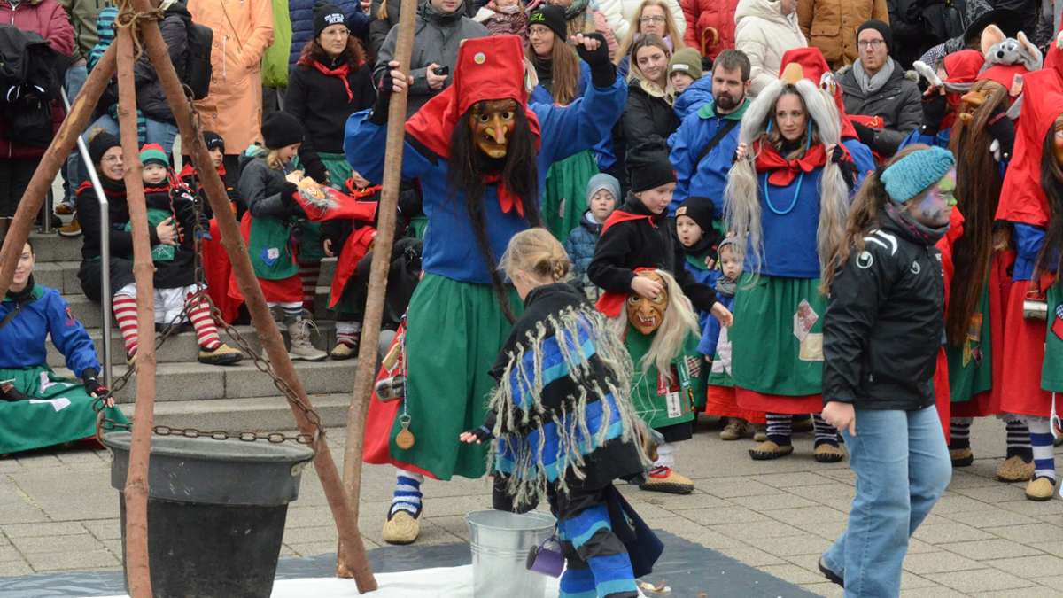 Fasnet in Loßburg: Narren rühren ihre über die Landesgrenzen ...