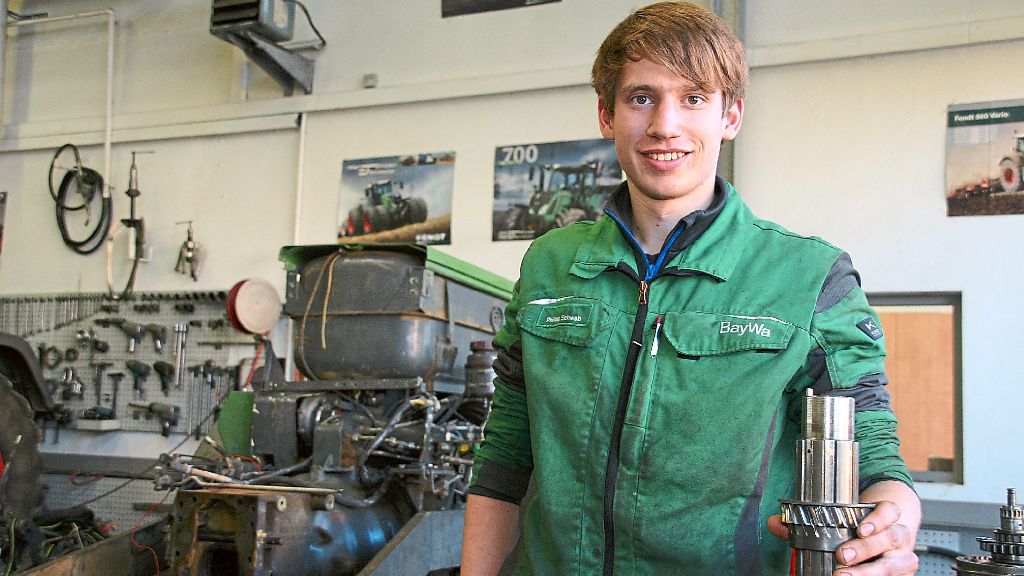 Simmersfeld: Philipp Schwab ist bester Mechatroniker - Altensteig ...
