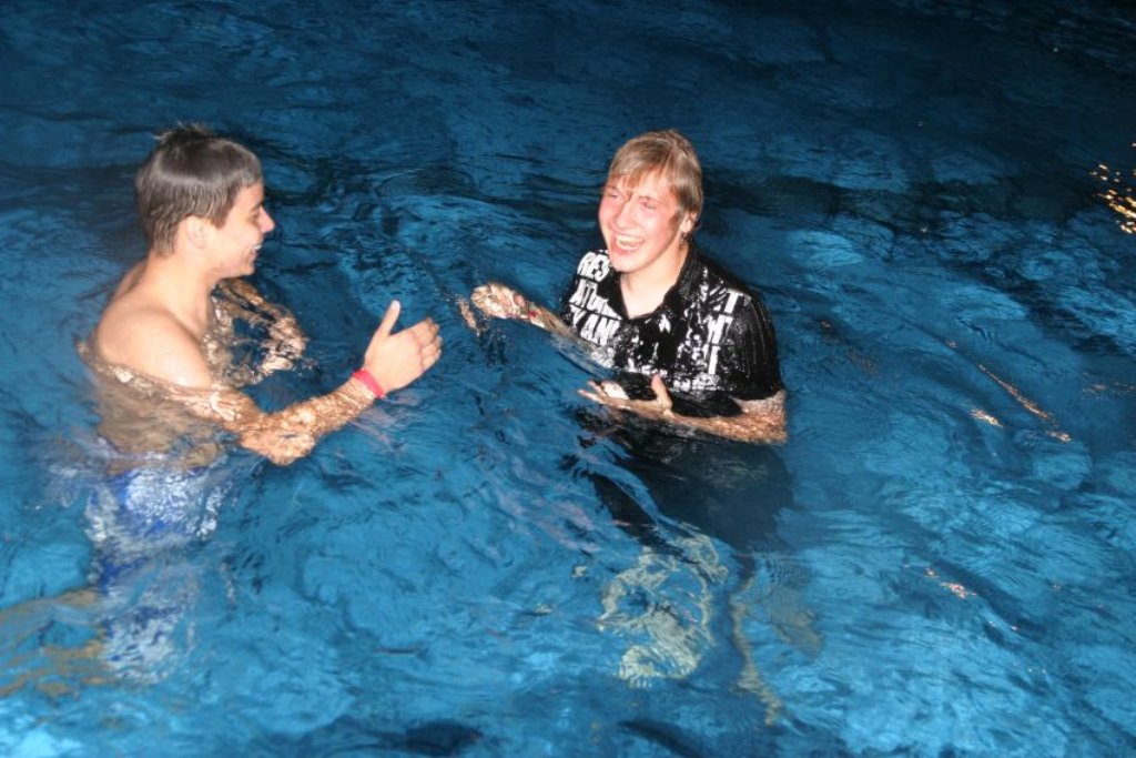 Plantsch-Spaß bei der Pool-Party