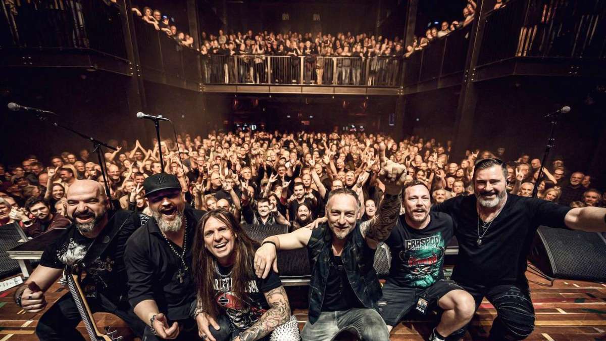 Human Zoo: Das erlebten die Balinger Rocker auf der Europatour mit ...